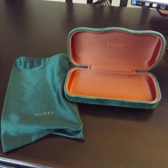 Gucci | Accessories | Gucci Green Velvet Authentic Clamshell Hard ...